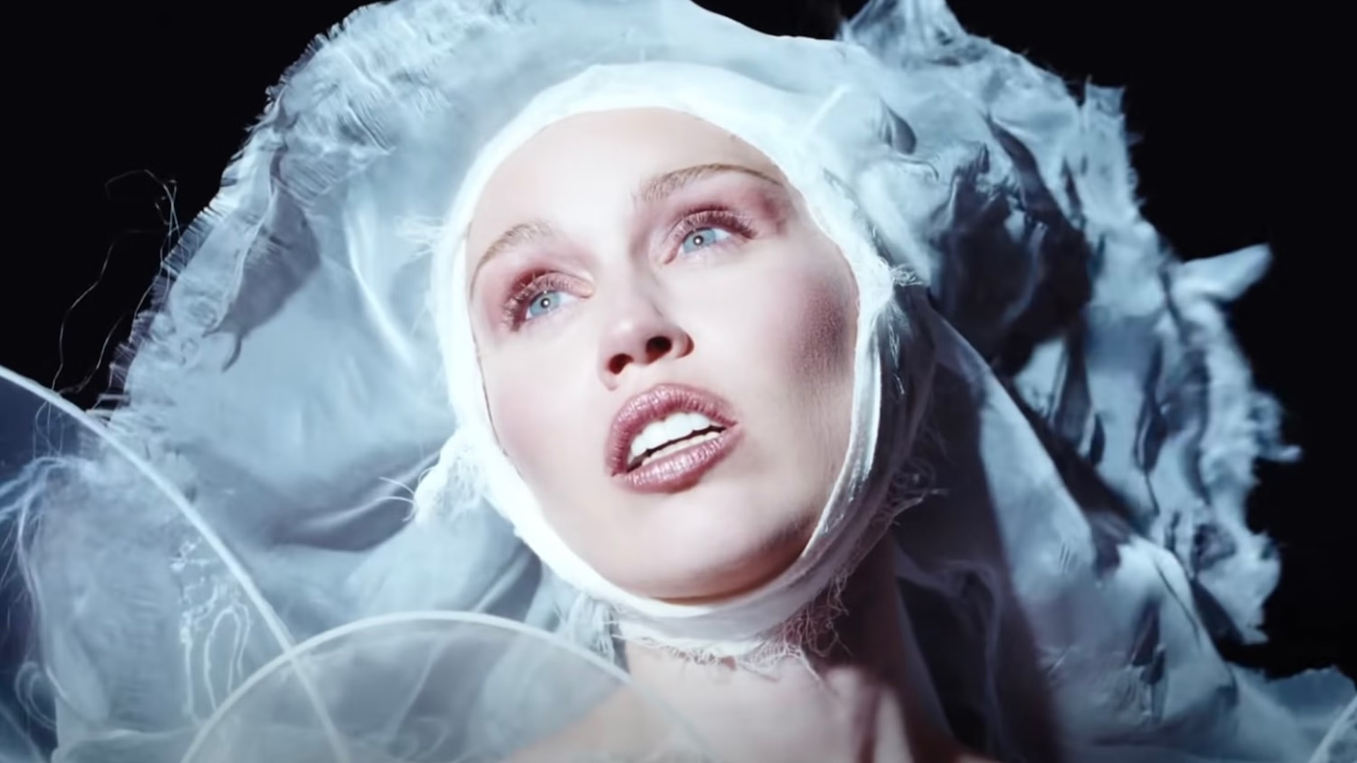 Miley Cyrus lanza “Secrets”, su carta musical de reconciliación para su ...